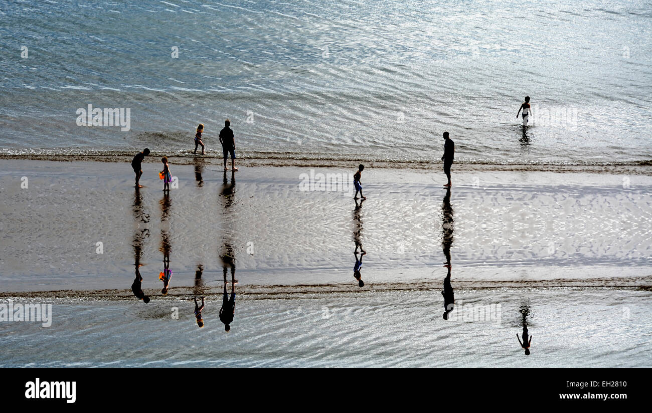 People horizontally hi-res stock photography and images - Alamy
