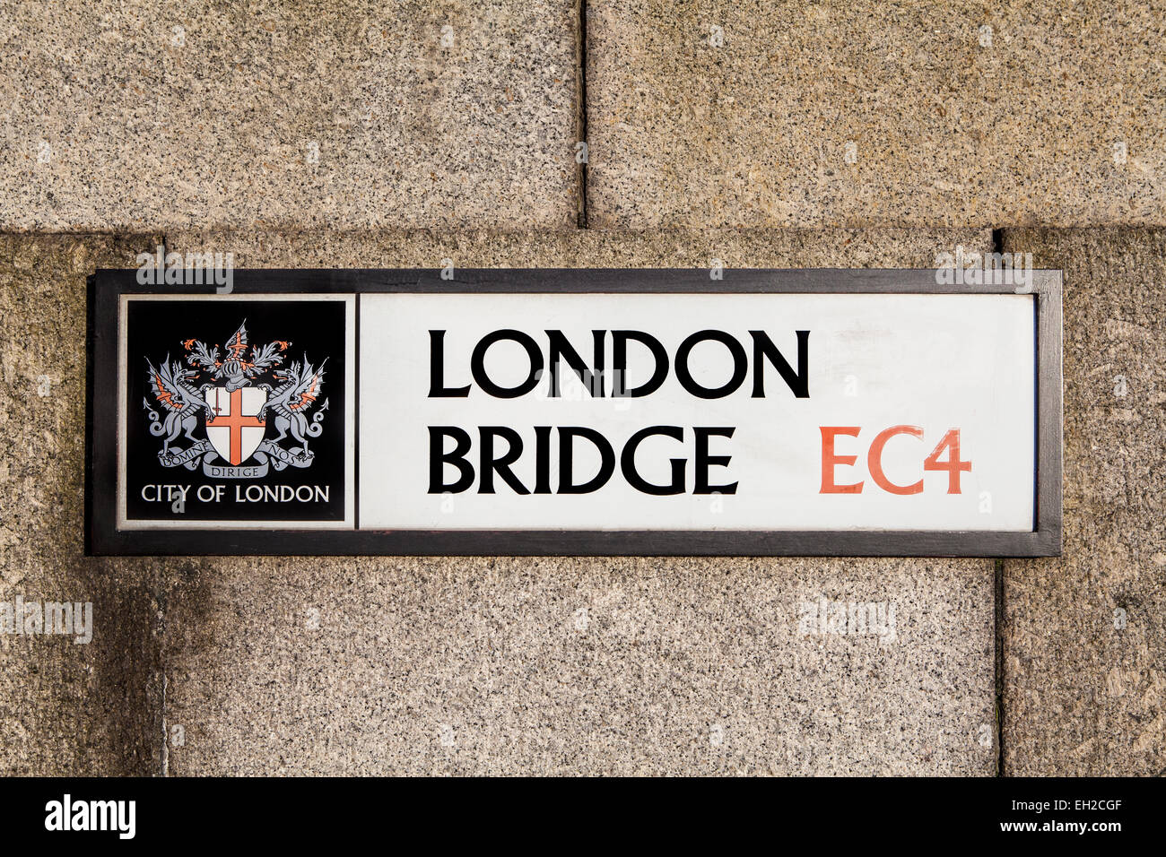 A road sign for London Bridge Stock Photo - Alamy