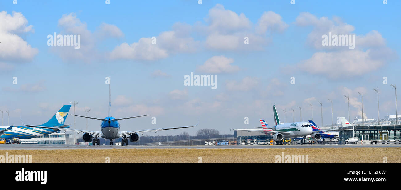 traffic, roll in, roll out, aircraft, airplane, plane, Munich Airport ...