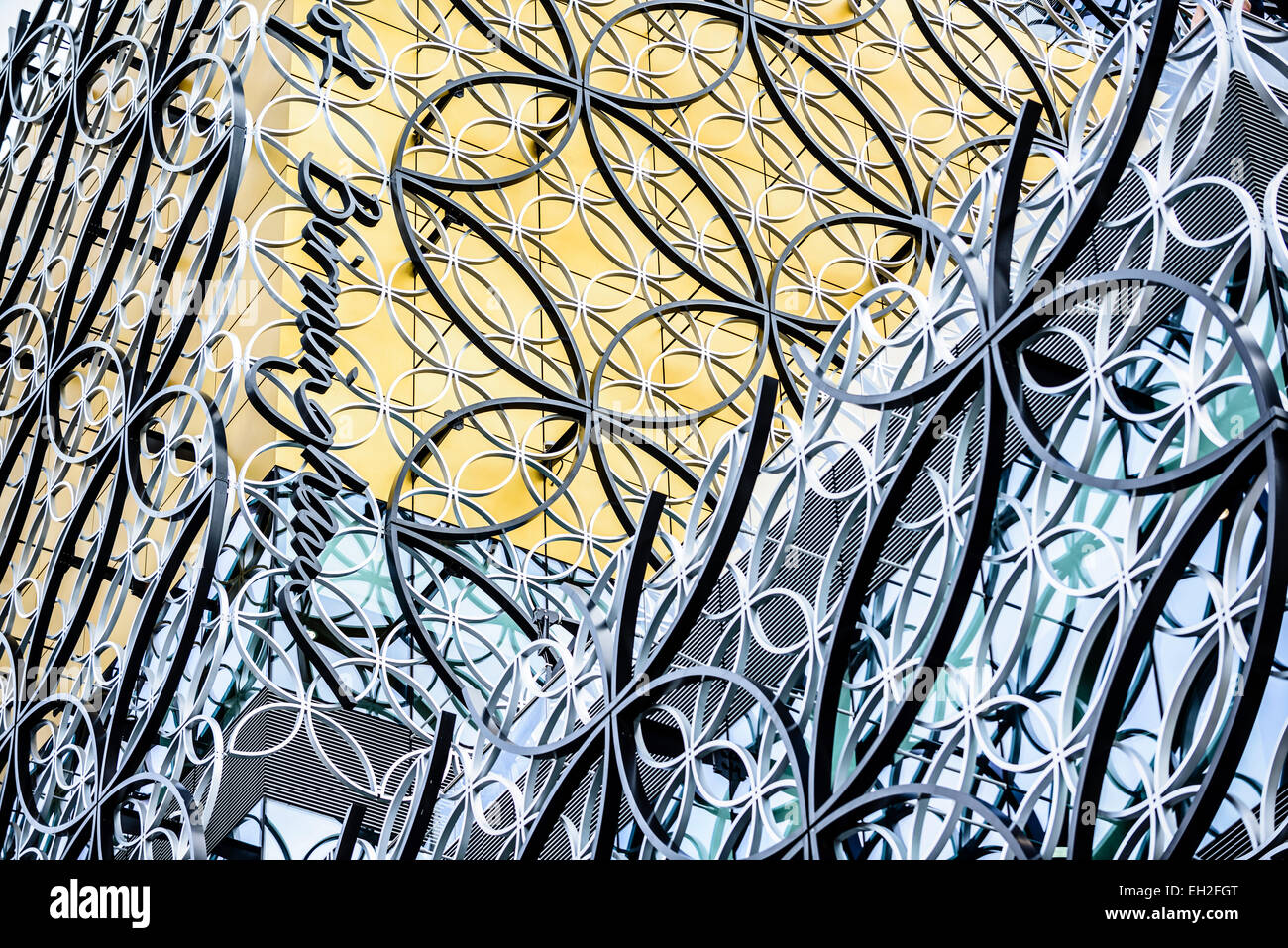 Library of Birmingham exterior facade, filigree design cladding Stock ...
