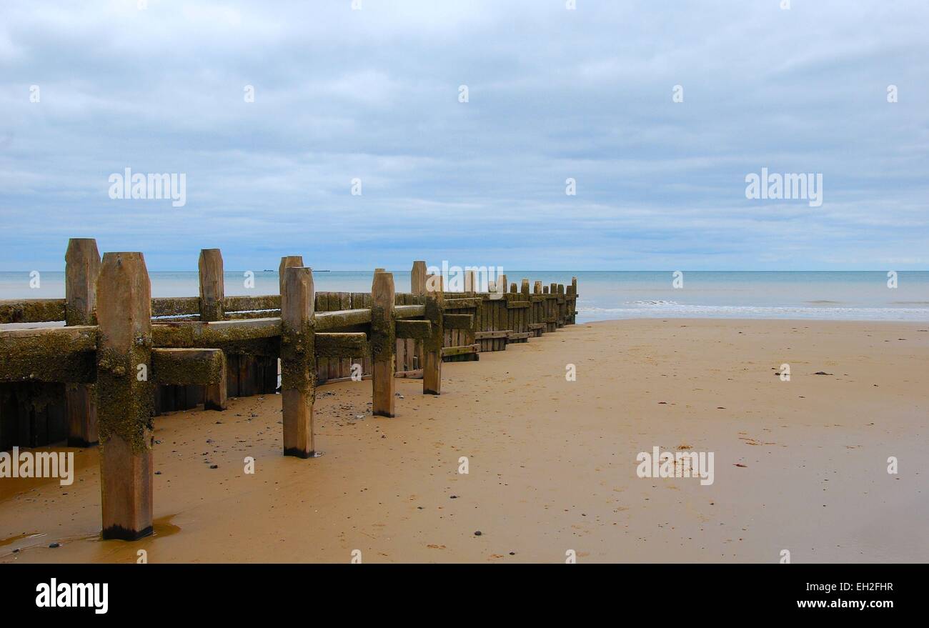 Groynes on the beach sheringham hi-res stock photography and images - Alamy