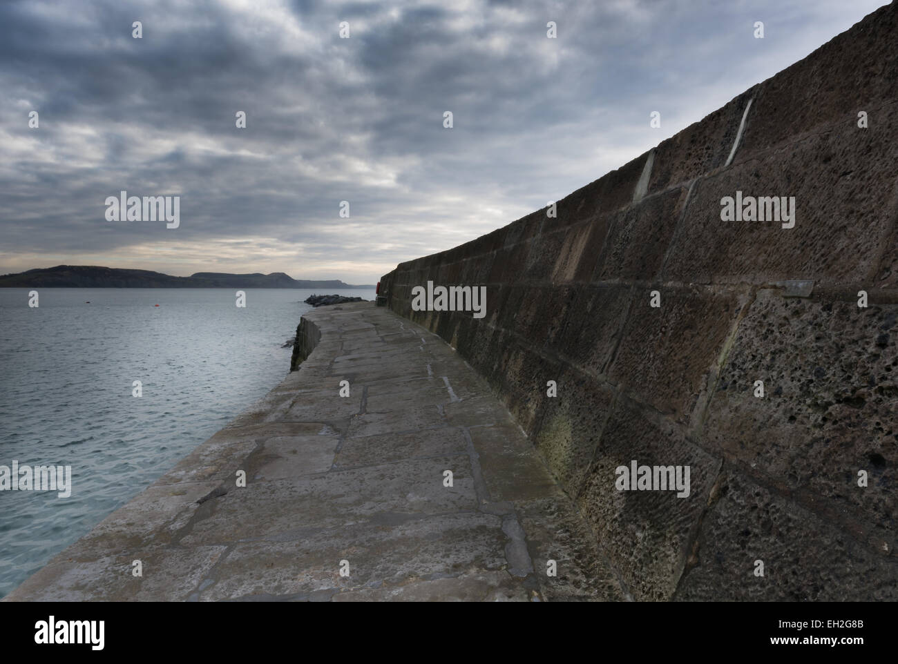 The Cobb harbor wall, The Cobb harbour wall Stock Photo - Alamy