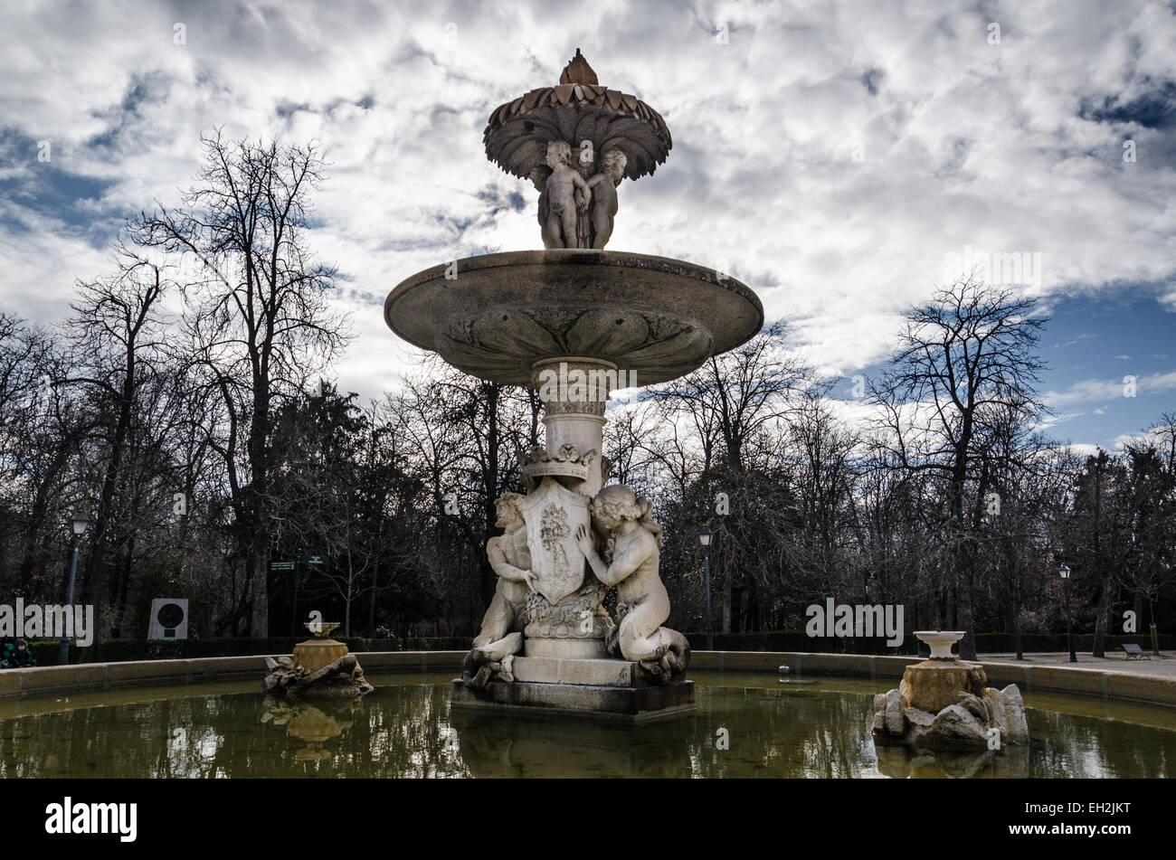 Font in the park Retiro (Madrid Stock Photo - Alamy