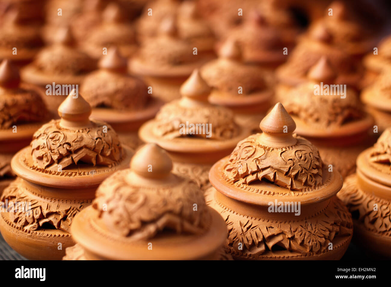 Traditional Thai clay pottery at Nonthaburi,Thailand Stock Photo - Alamy