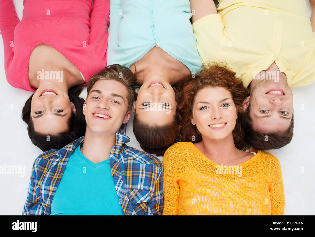 group of smiling teenagers Stock Photo - Alamy