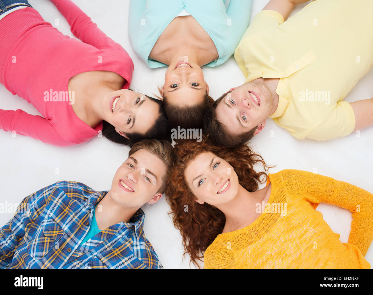 group of smiling teenagers Stock Photo - Alamy