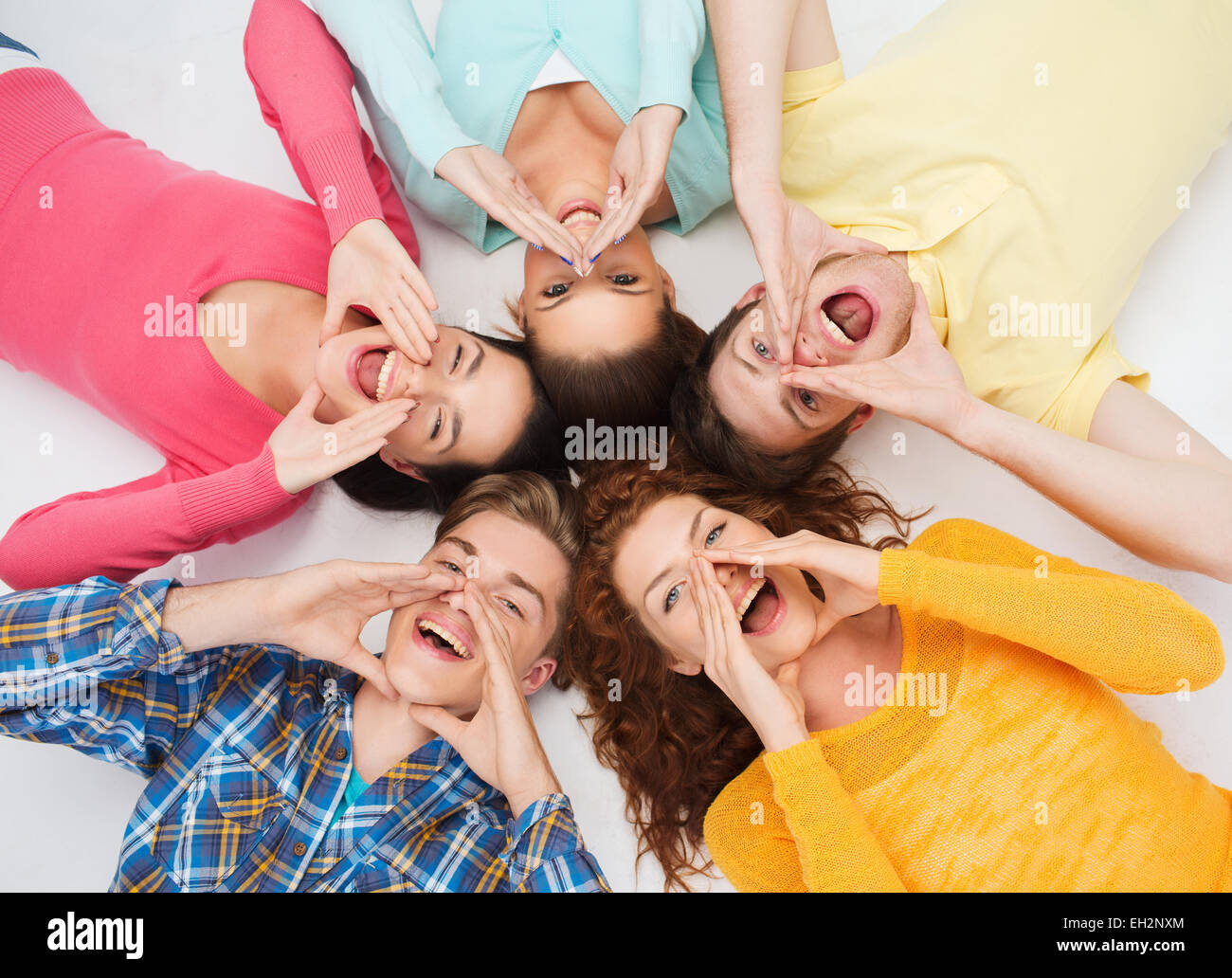 group of smiling teenagers Stock Photo - Alamy