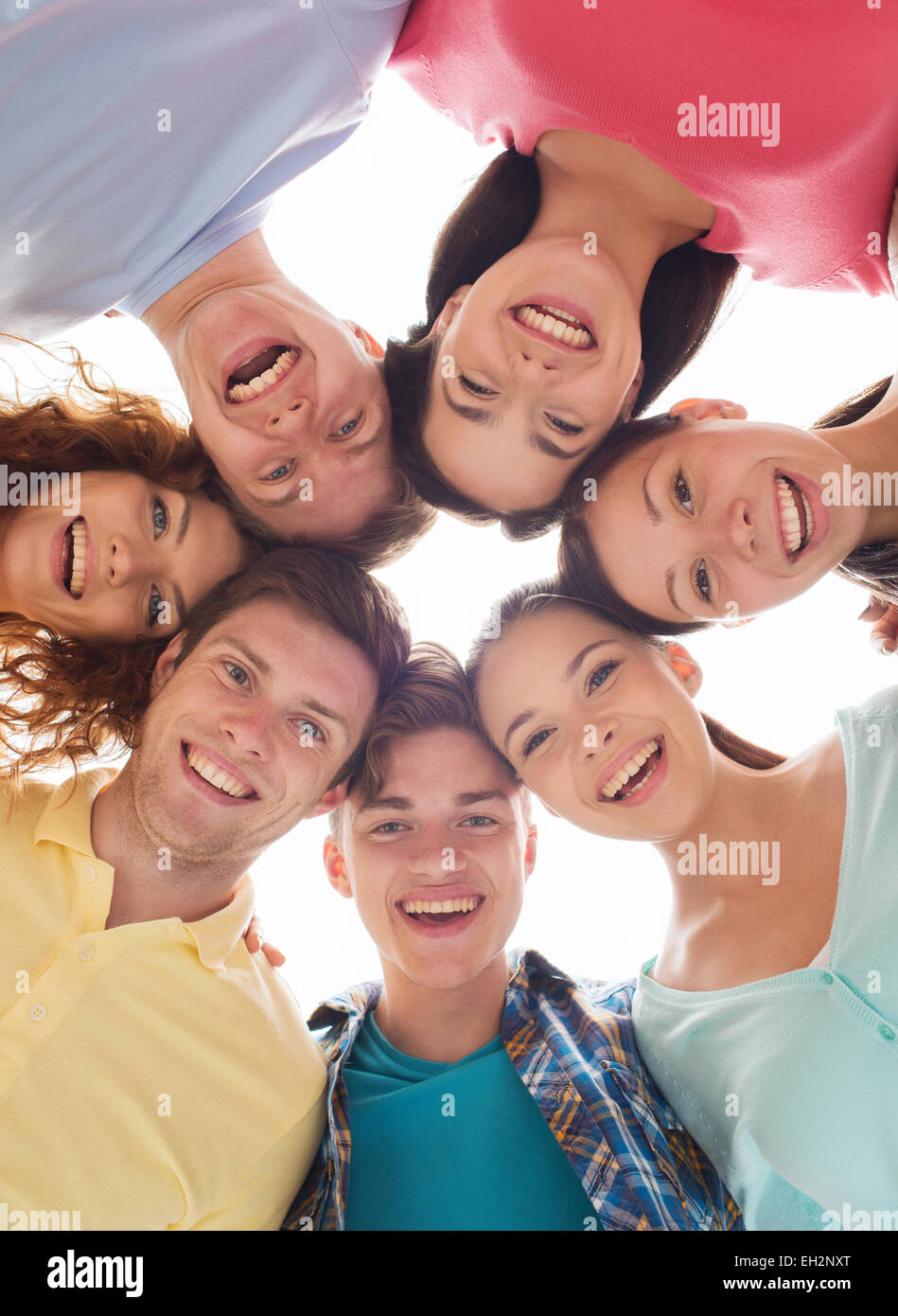 group of smiling teenagers Stock Photo - Alamy
