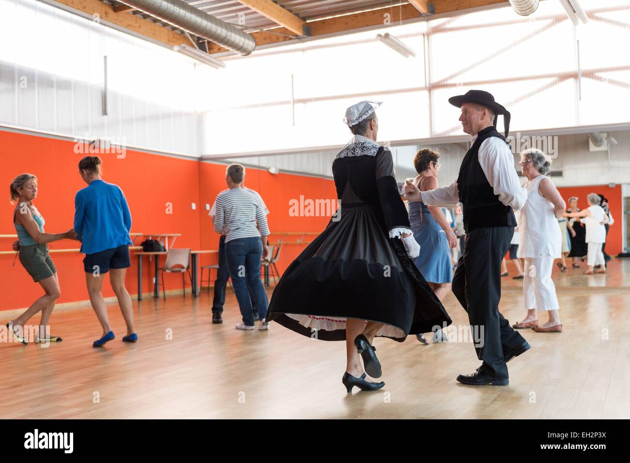 Breton dance hi-res stock photography and images - Alamy