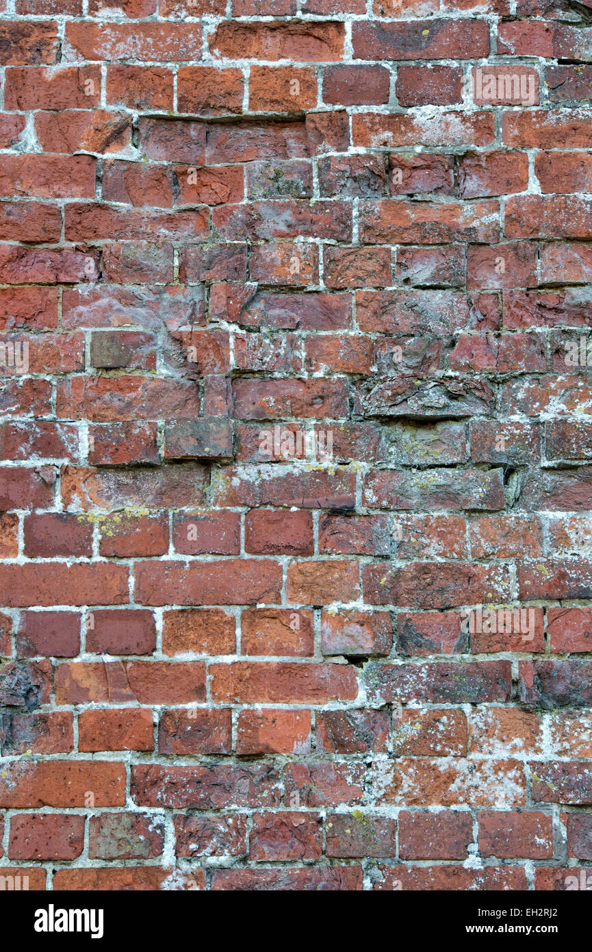 Crumbling brick wall hi-res stock photography and images - Alamy