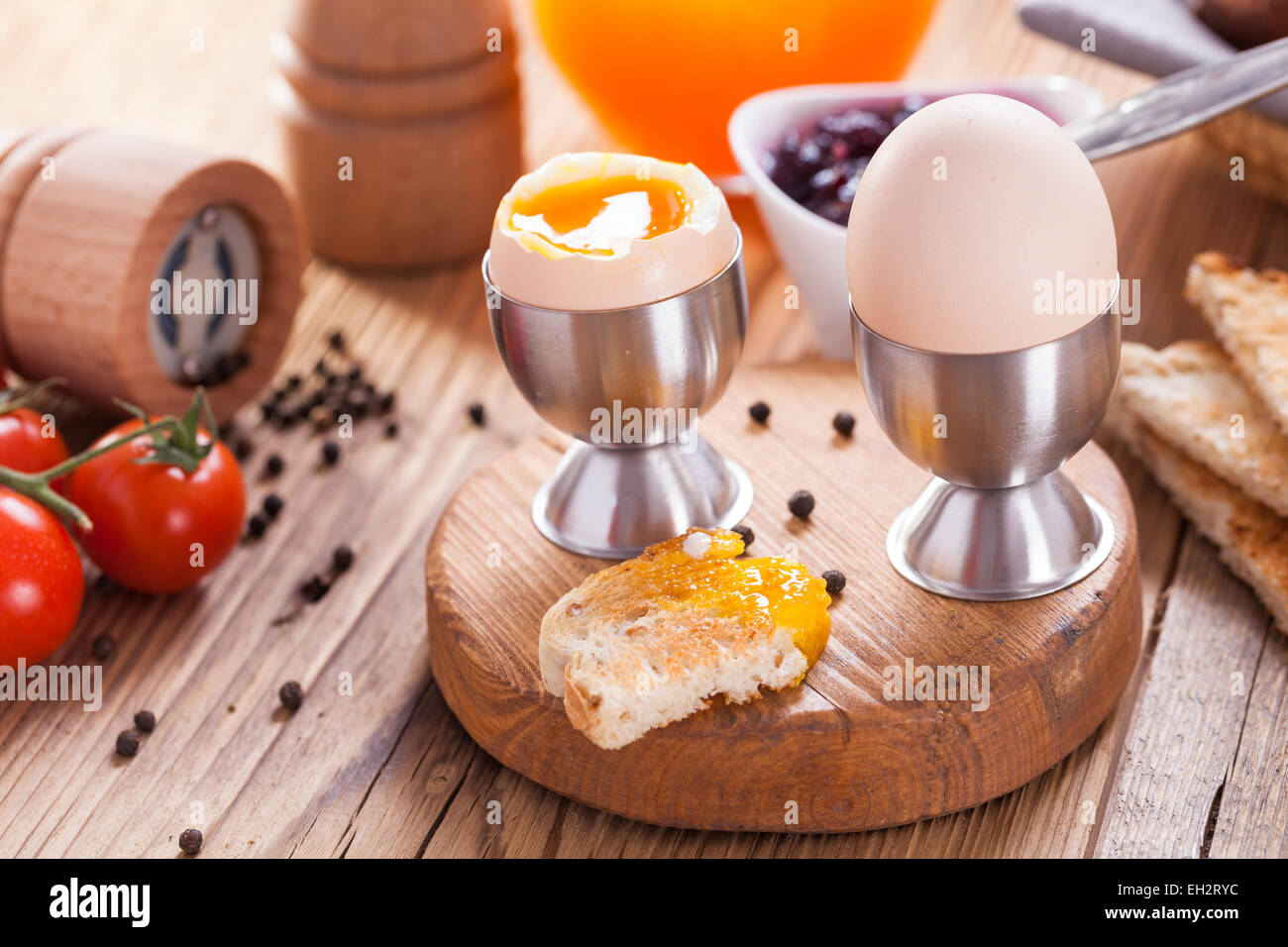 English breakfast on dark wooden table. Studio shoot Stock Photo - Alamy