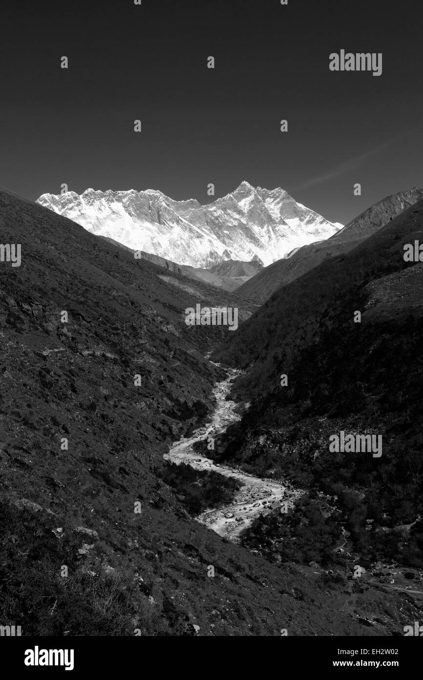 Dudh koshi valley Black and White Stock Photos & Images - Alamy