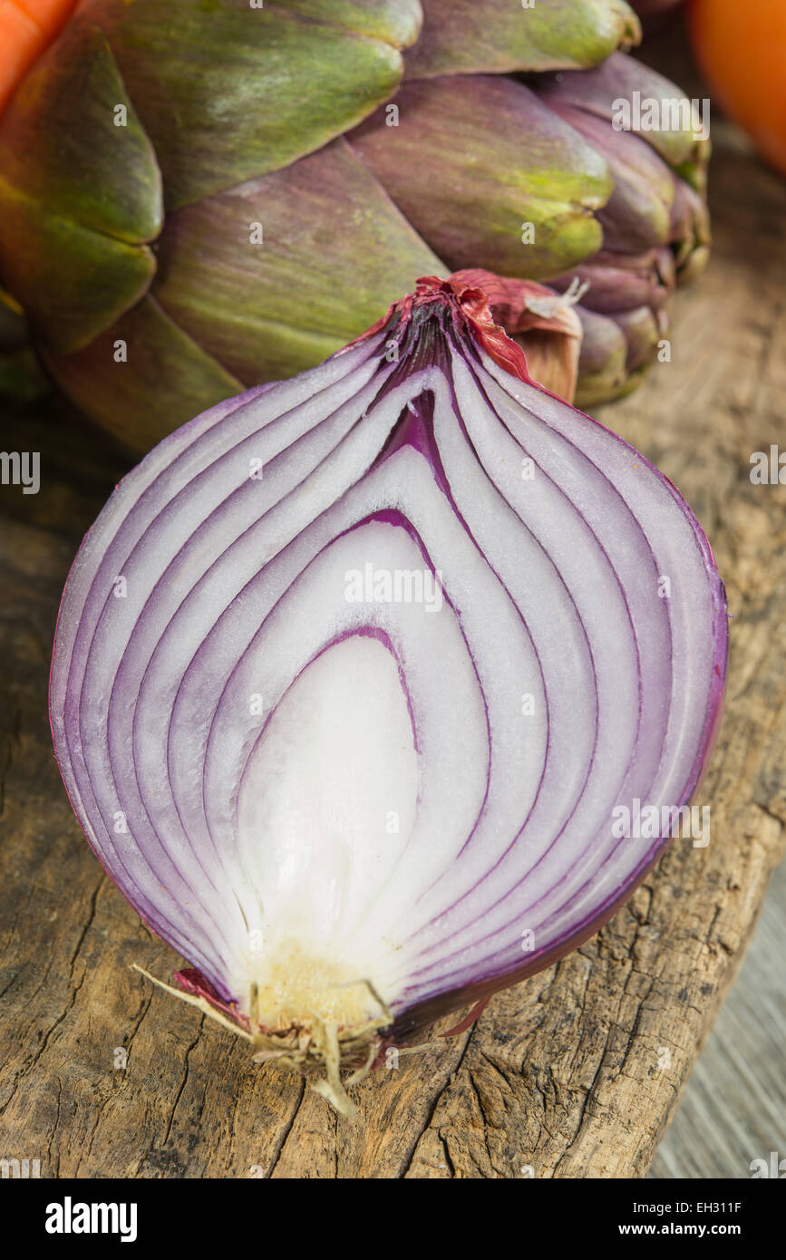 Onion half sliced hi-res stock photography and images - Alamy