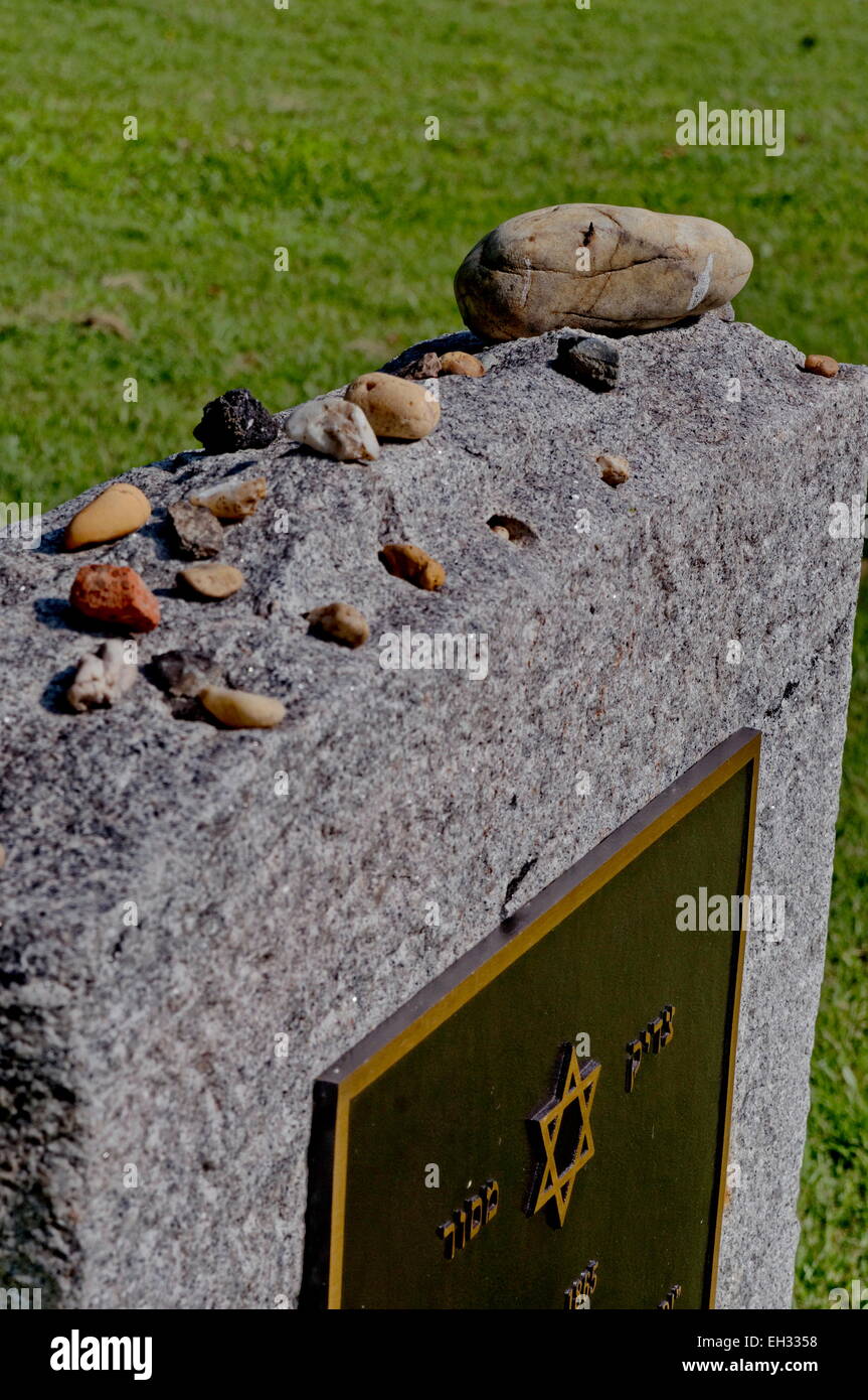 Common grave site hi-res stock photography and images - Alamy