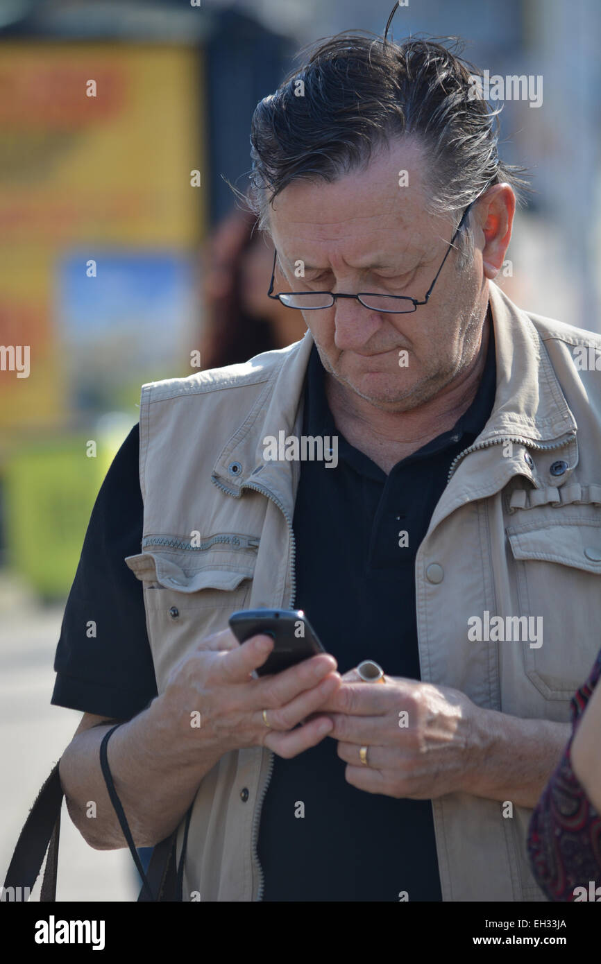 Old man text messaging using hi-res stock photography and images - Alamy
