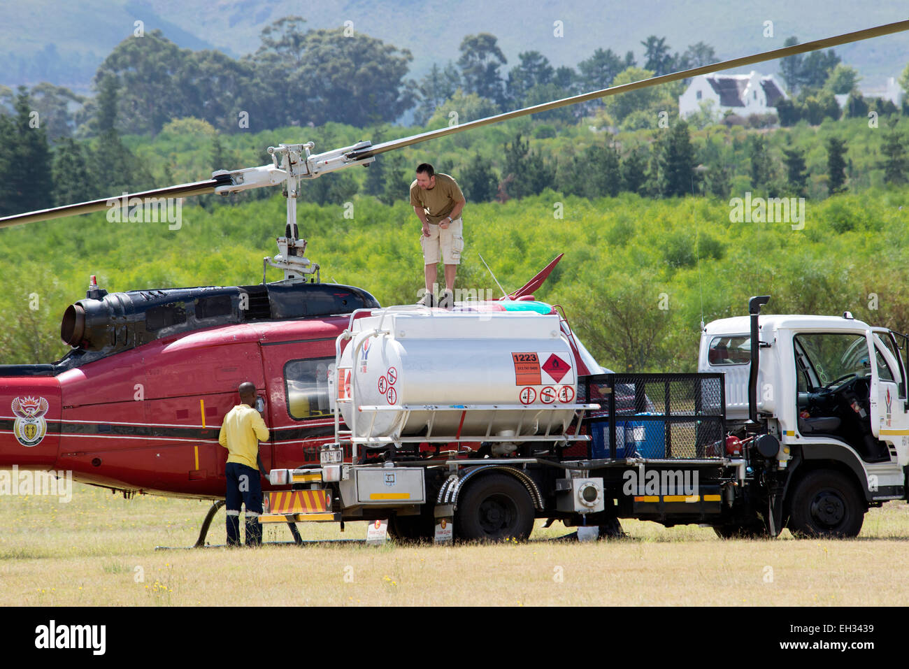 Helicopter refueling hi-res stock photography and images - Alamy
