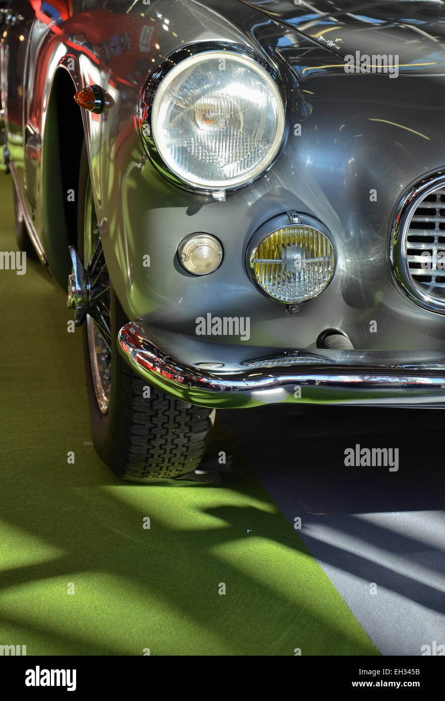 Profile of a vintage car Stock Photo - Alamy