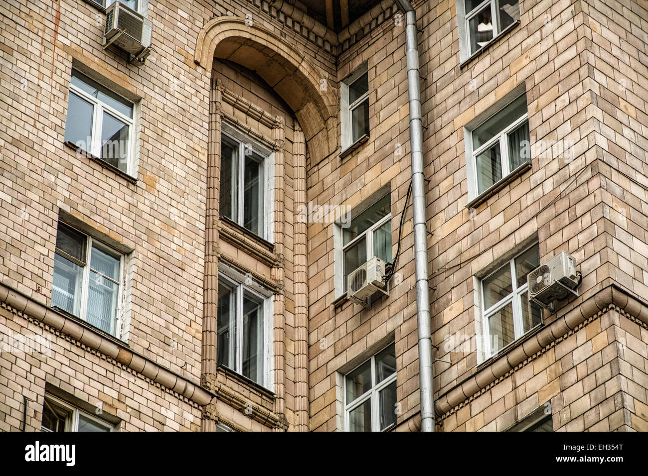 bend of the old brick house - windows look out of the windows Stock ...