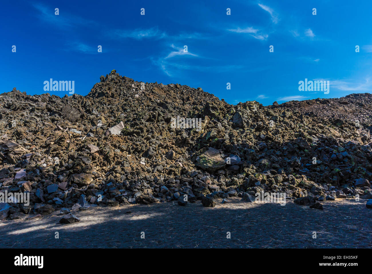 Lava beds national monument volcano hi-res stock photography and images ...