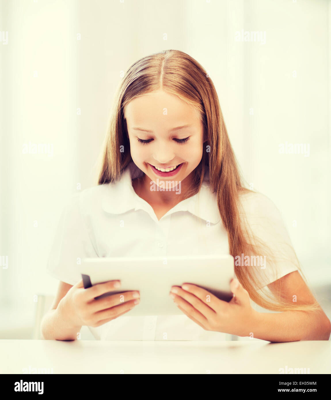 Pre teen tablet classroom hi-res stock photography and images - Alamy