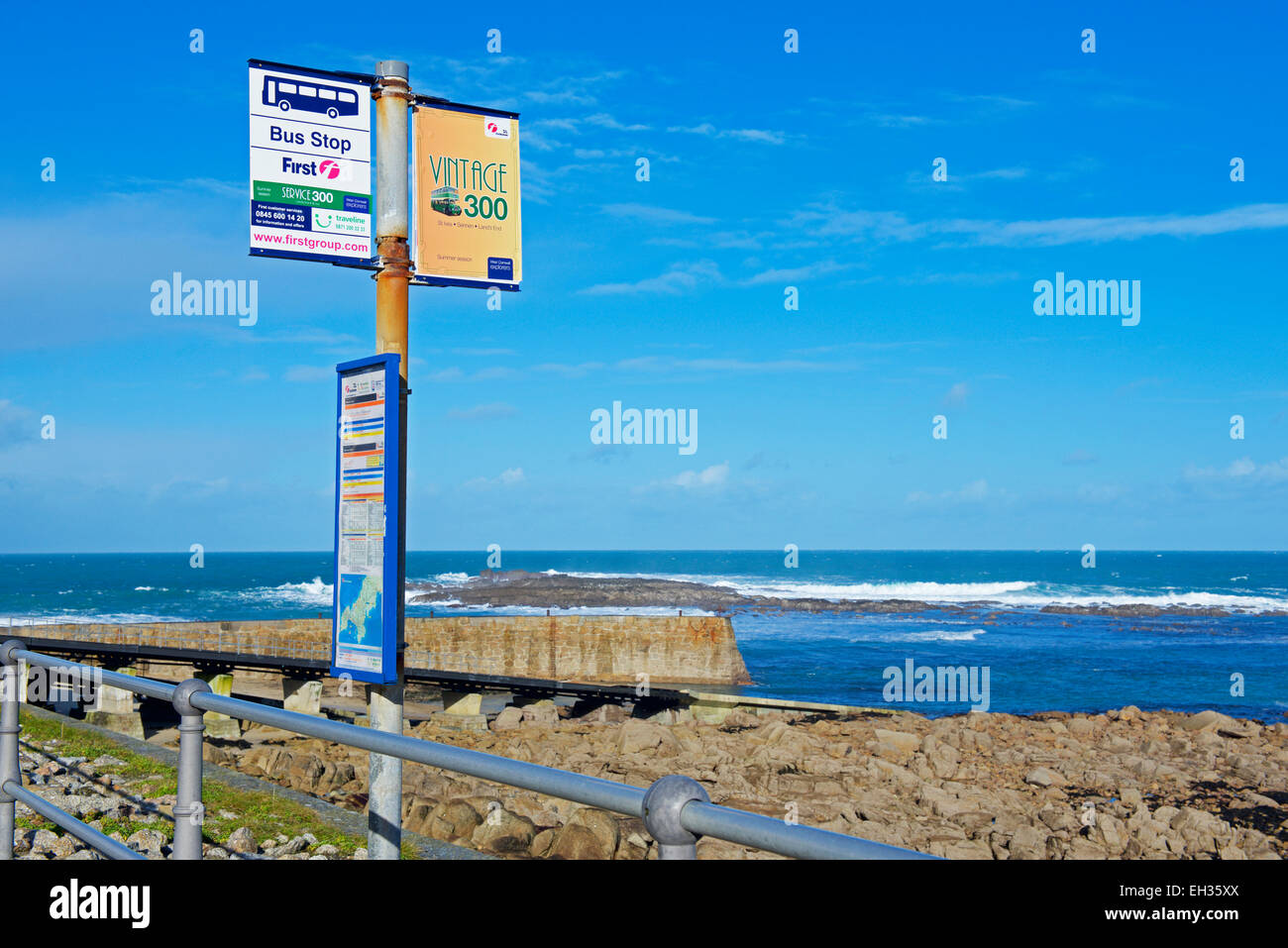 Cornwall bus hi-res stock photography and images - Alamy
