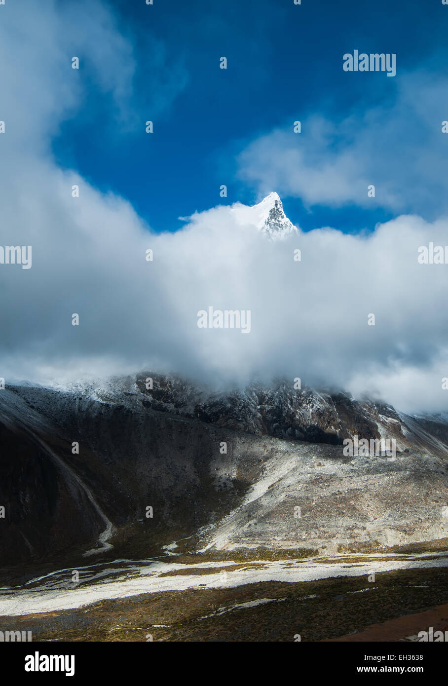 Cholatse summit 6335 m hidden in clouds. Hiking in Himalayas Stock ...