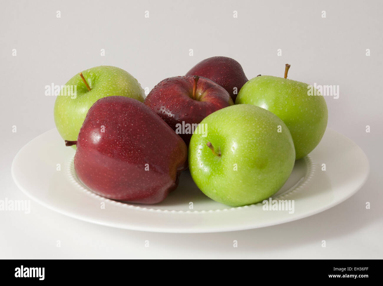 Red and green apples hi-res stock photography and images - Alamy