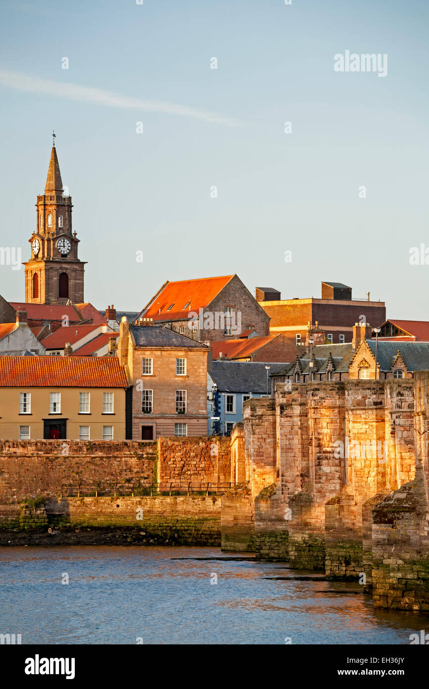 Town and River Tweed, Berwick-upon-Tweed, England, United Kingdom Stock ...