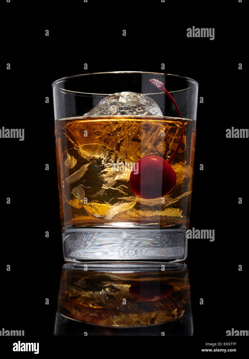 Whiskey manhattan hi-res stock photography and images - Alamy