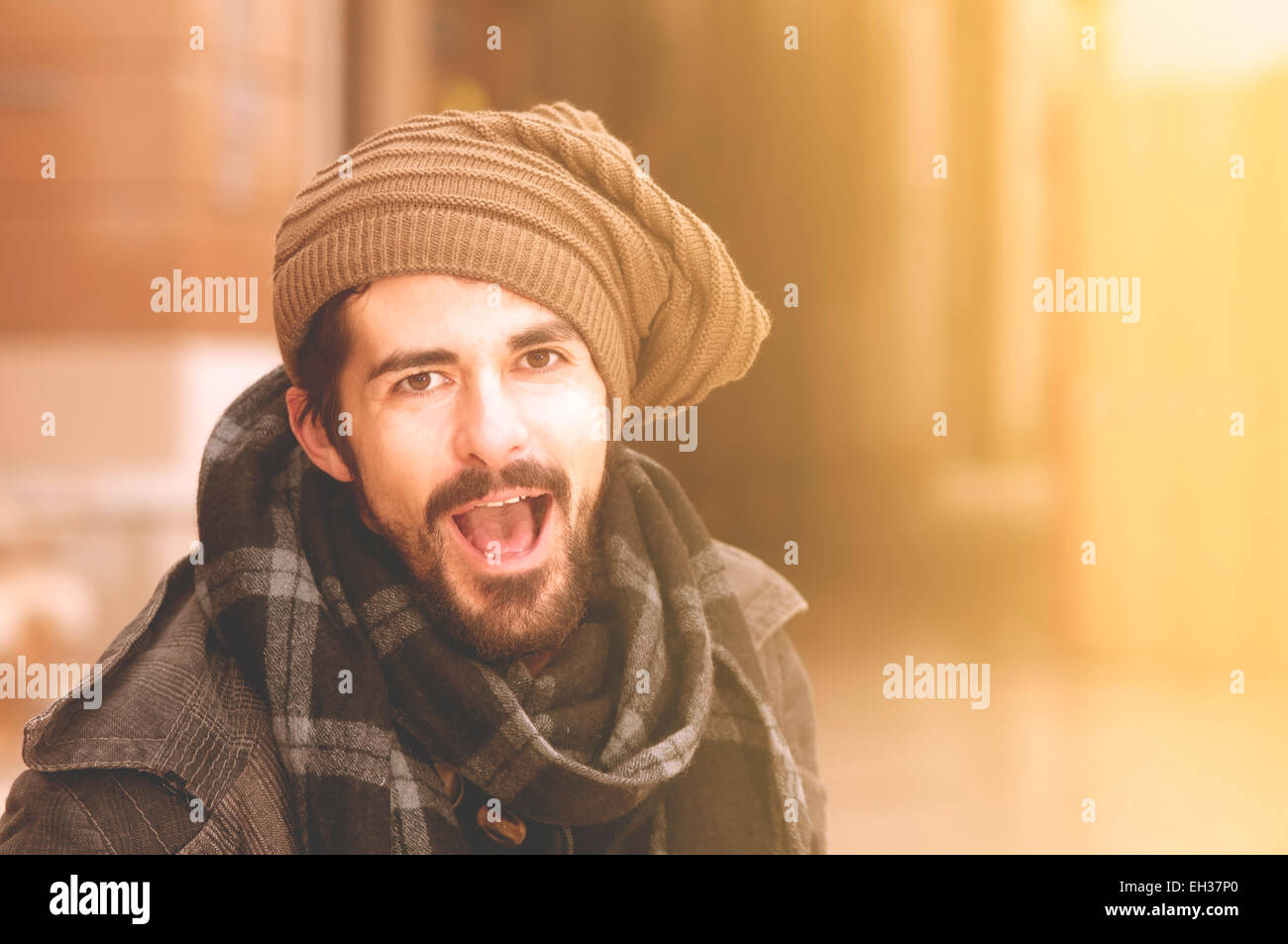 Shout hi-res stock photography and images - Alamy