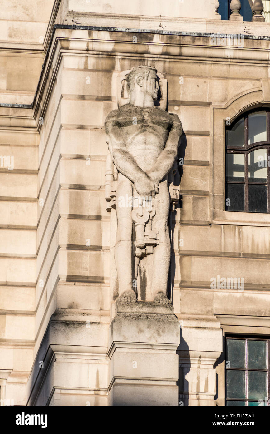 London statue keys strength hi-res stock photography and images - Alamy