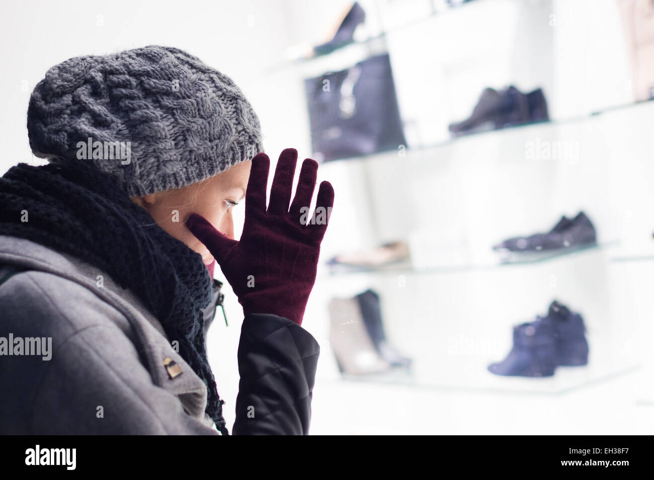 Woman window shopping Stock Photo - Alamy