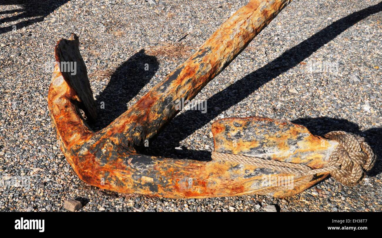 Rusty anchor hi-res stock photography and images - Alamy