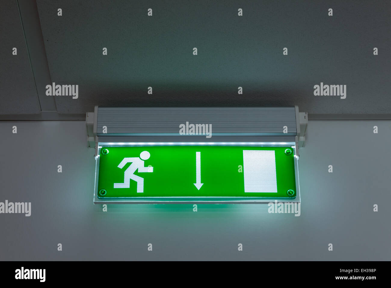 green exit sign pointing down Stock Photo - Alamy