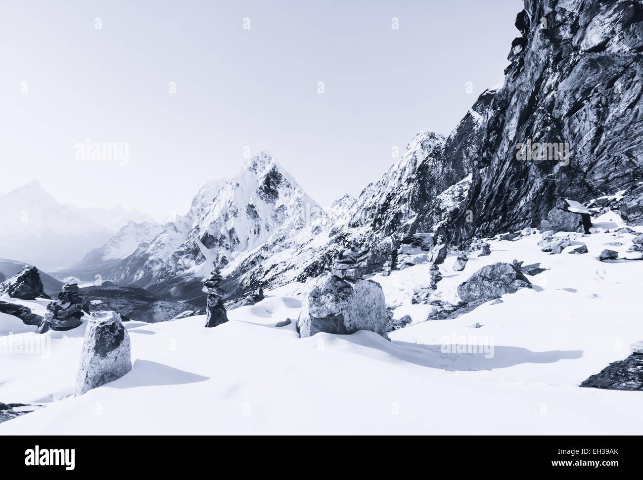 Himalaya mountains covered with snow at daybreak. Cho La pass Stock ...