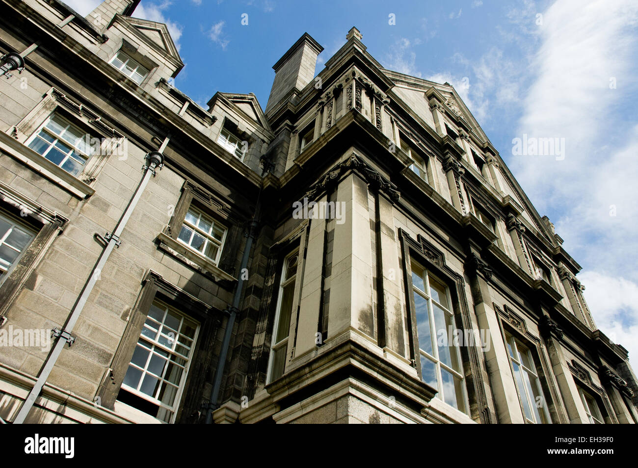 Sunny exterior view campus university hi-res stock photography and ...