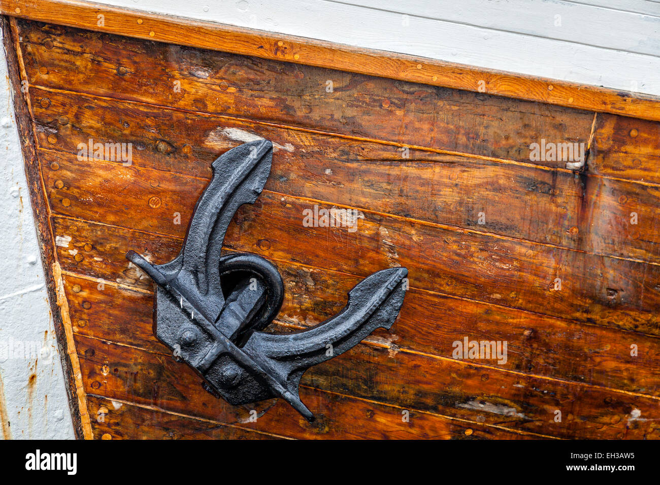 Closeup image of an anchor of a large sailing boat Stock Photo - Alamy