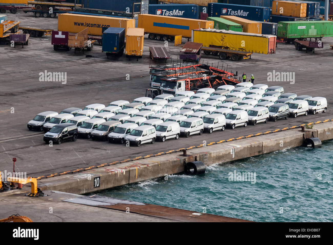 Cars at port hi-res stock photography and images - Alamy