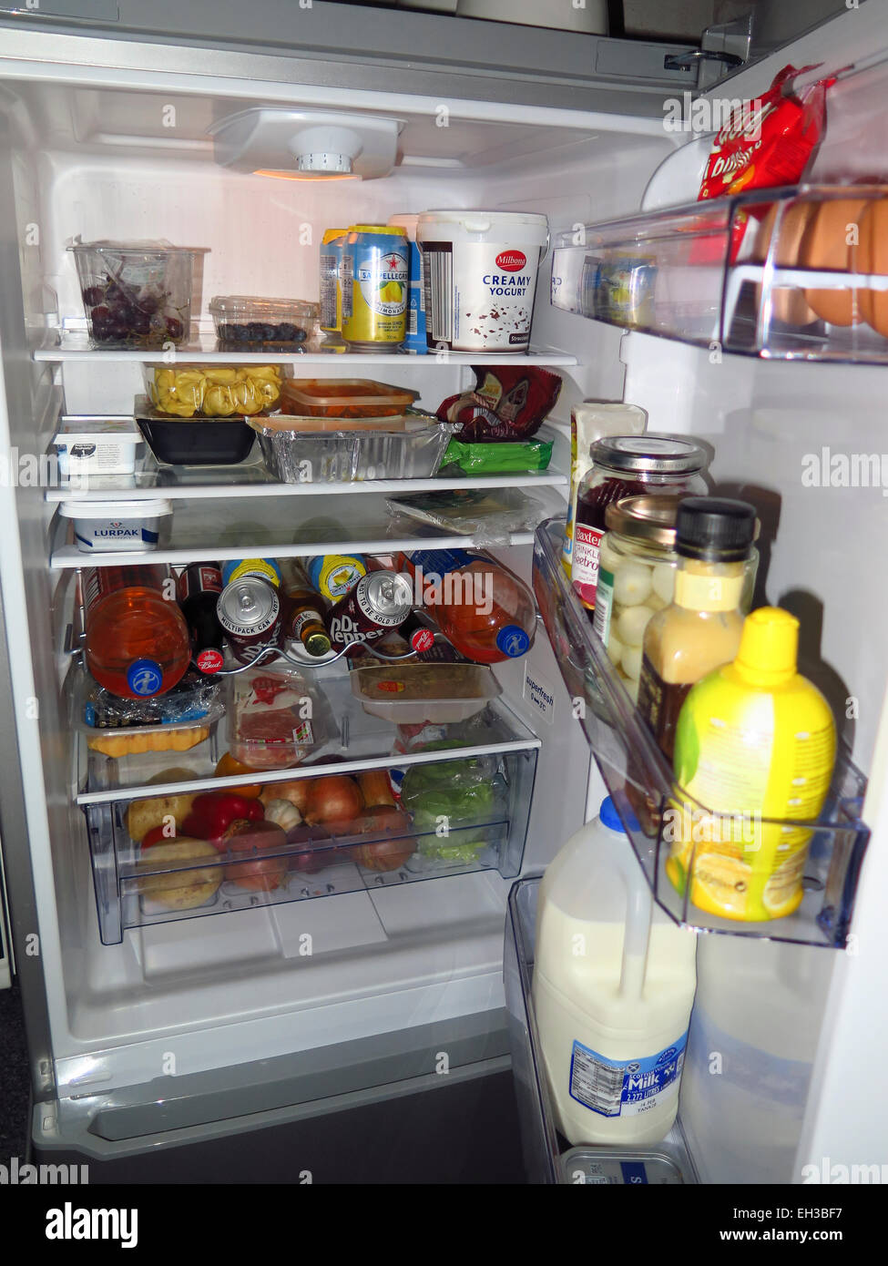 Open fridge door hi-res stock photography and images - Alamy