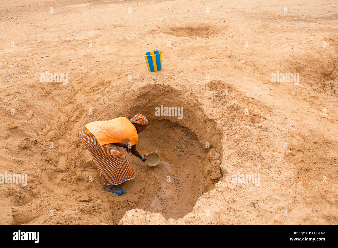 Western Niger, near Tera, 15th May 2012: Mariama Maiga, 14, collects ...