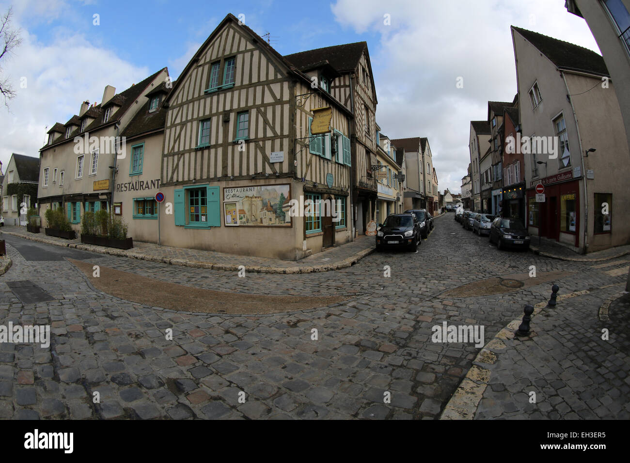 Medieval centre of chartres hi-res stock photography and images - Alamy