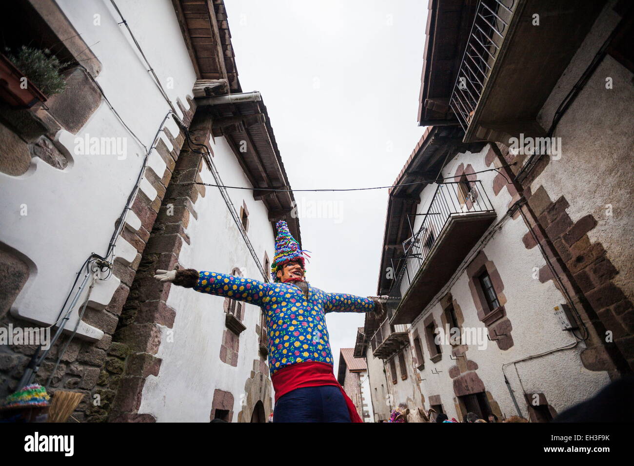 Lanz, Navarra, Spain. 16th Feb, 2015. 'Miel Otxin' bandit puppet in the ...
