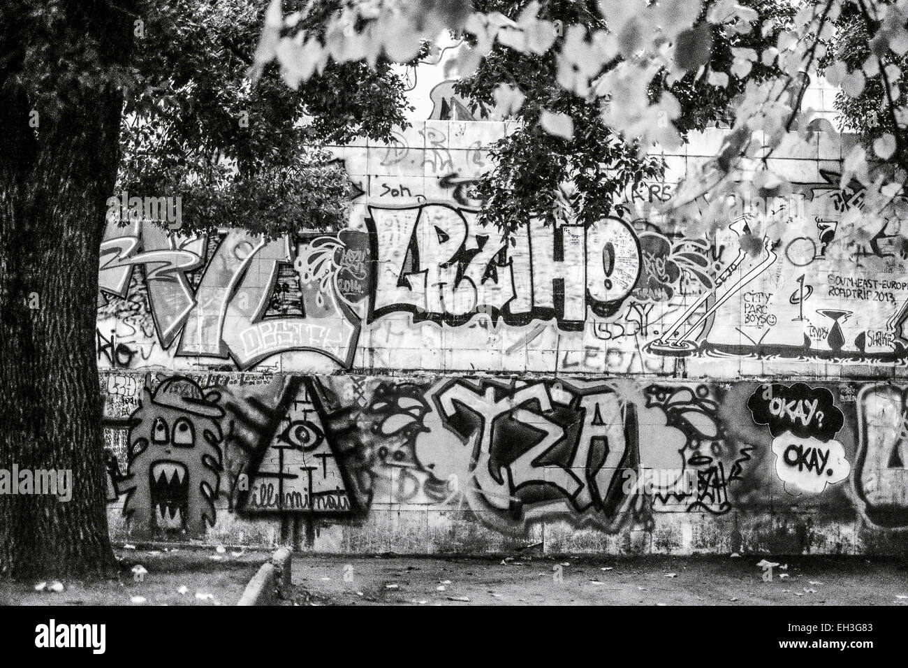 Albania tirana pyramid la piramida hi-res stock photography and images ...
