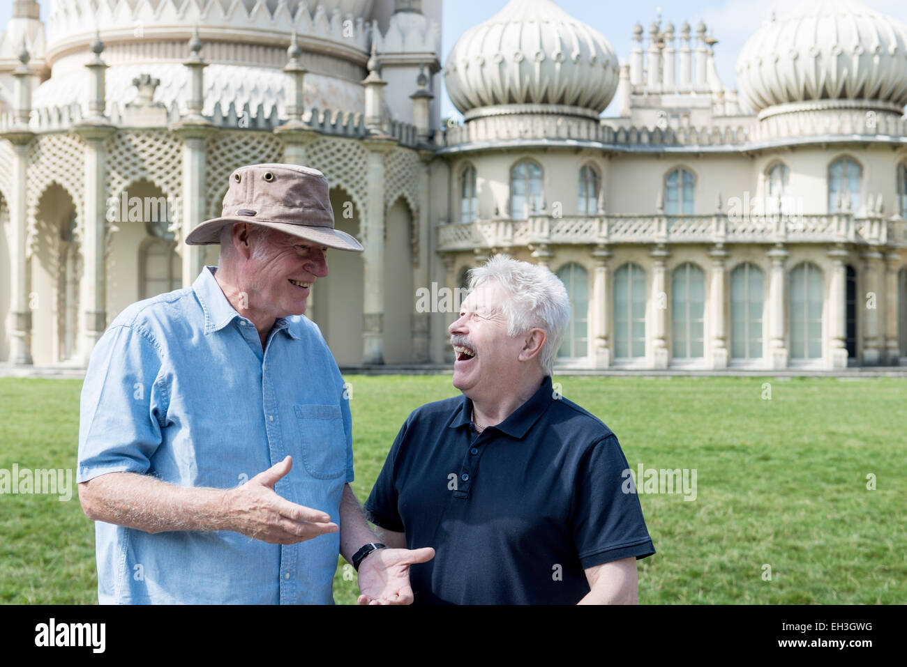 Talking two older women hi-res stock photography and images - Alamy