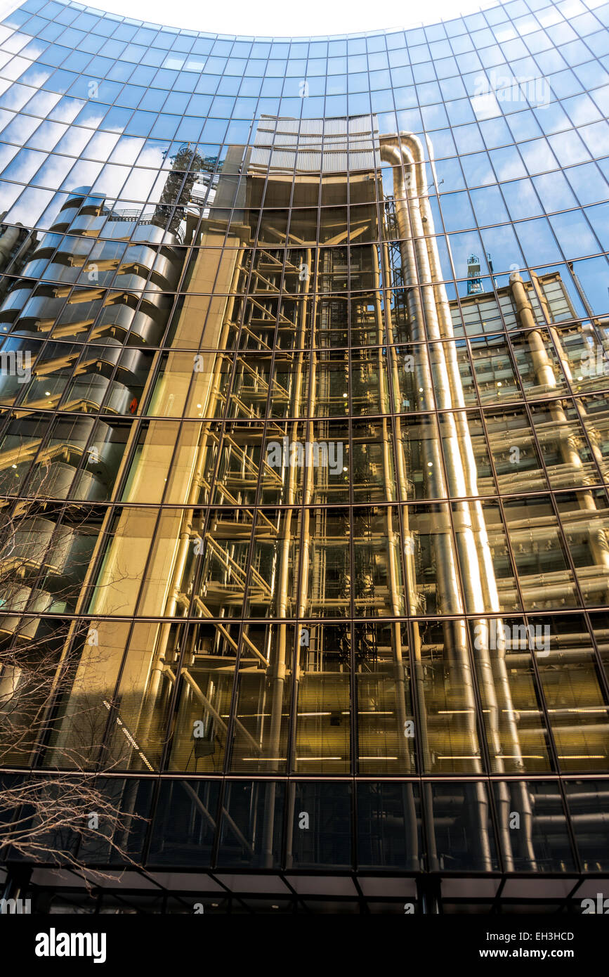 The Lloyd's Building, home to the insurance institution Lloyd's of ...