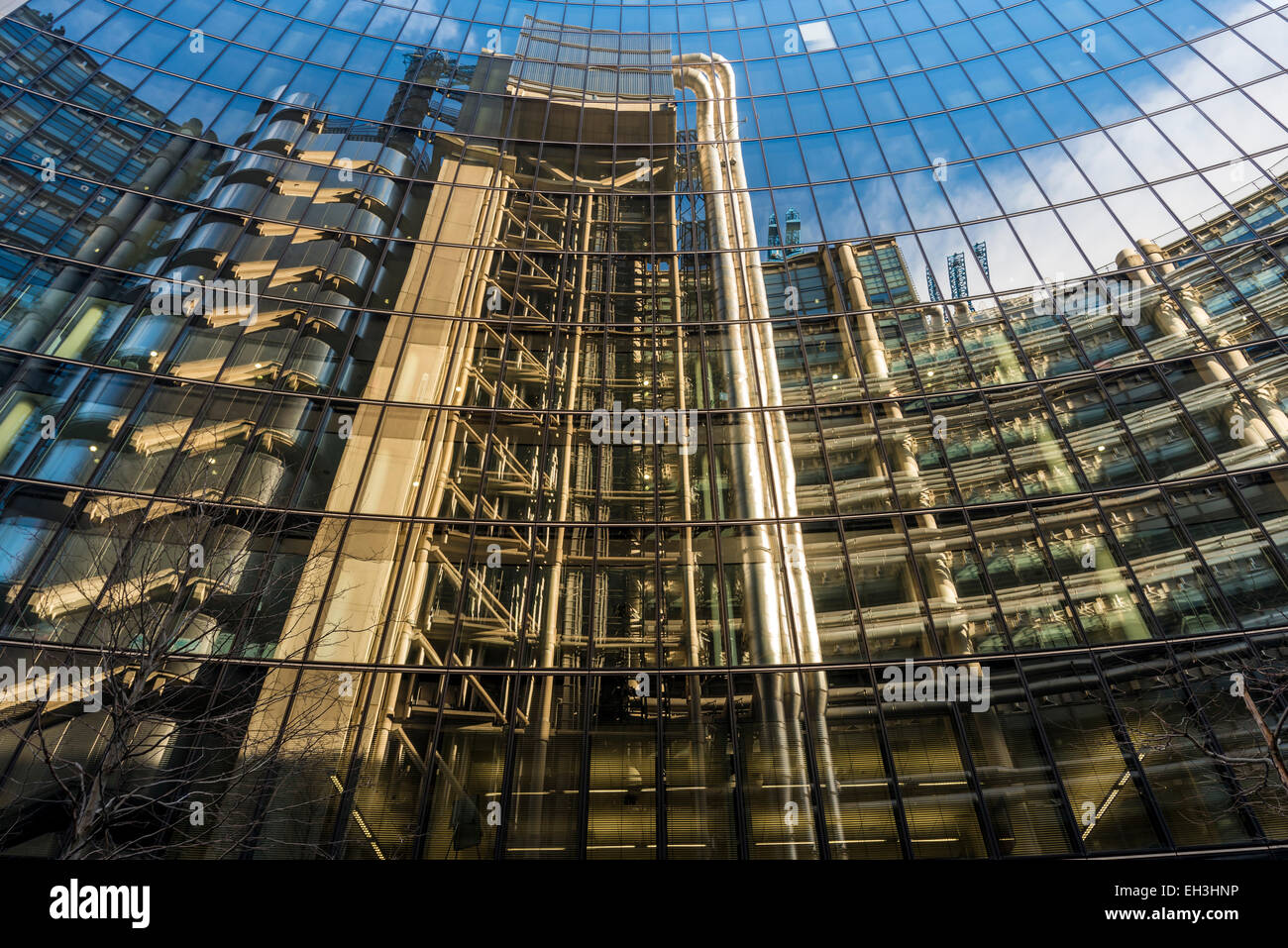 The Lloyd's Building, home to the insurance institution Lloyd's of ...