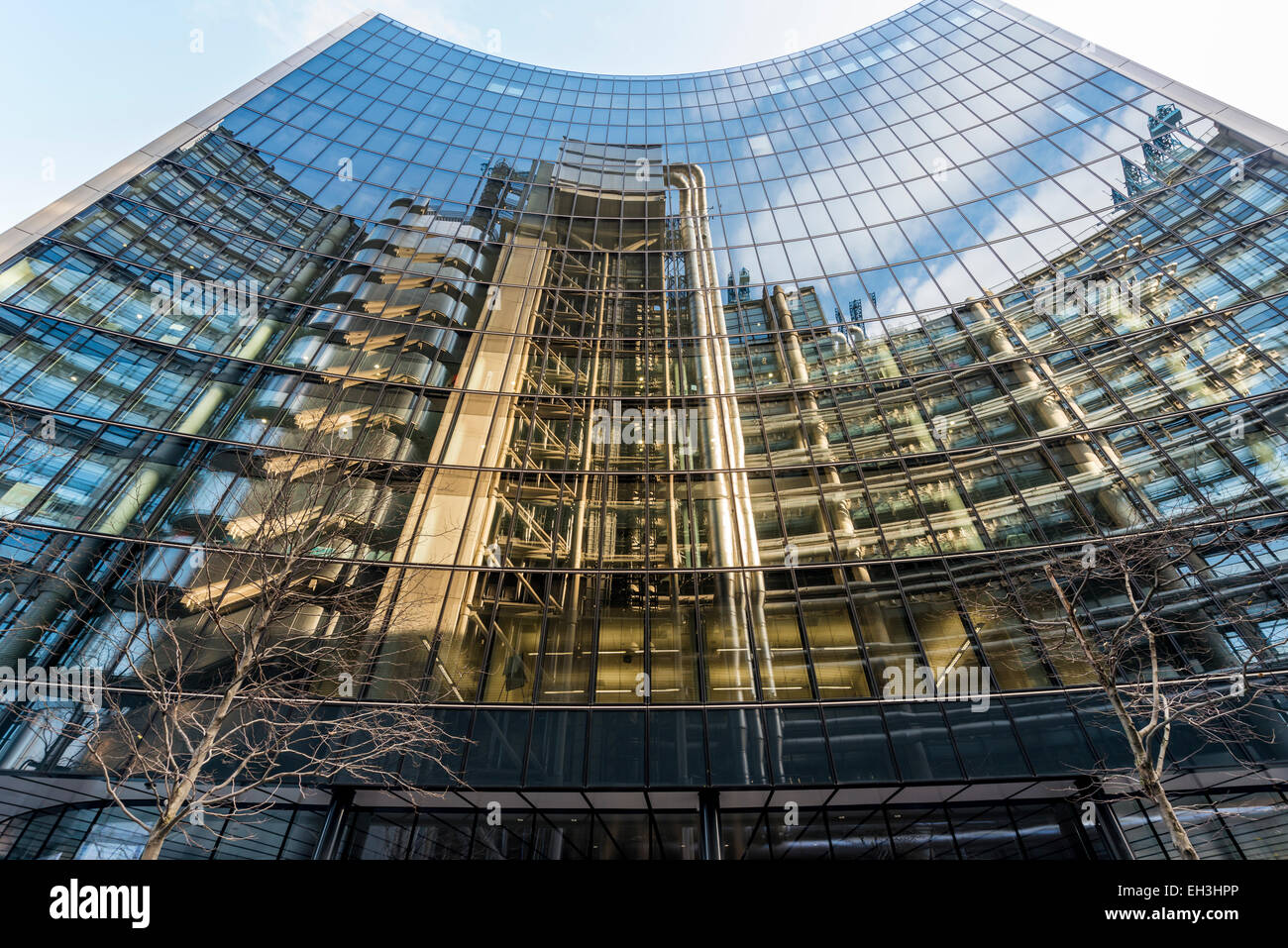The Lloyd's Building, home to the insurance institution Lloyd's of ...