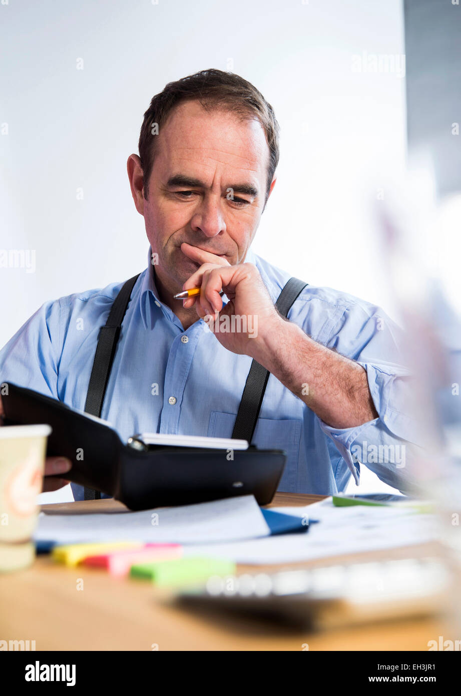 Calendar checking hi-res stock photography and images - Alamy