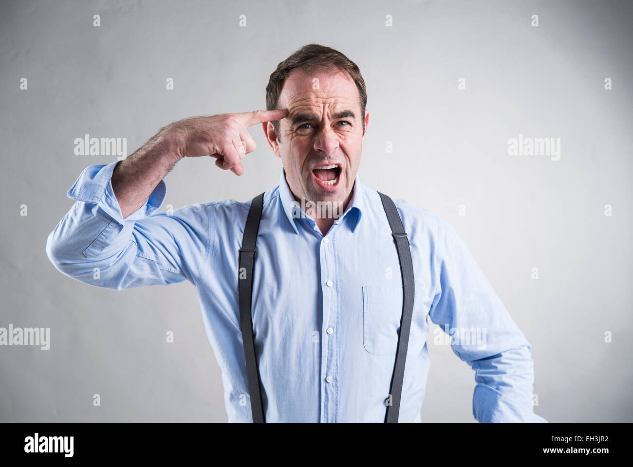 Man tapping his forehead Stock Photo - Alamy