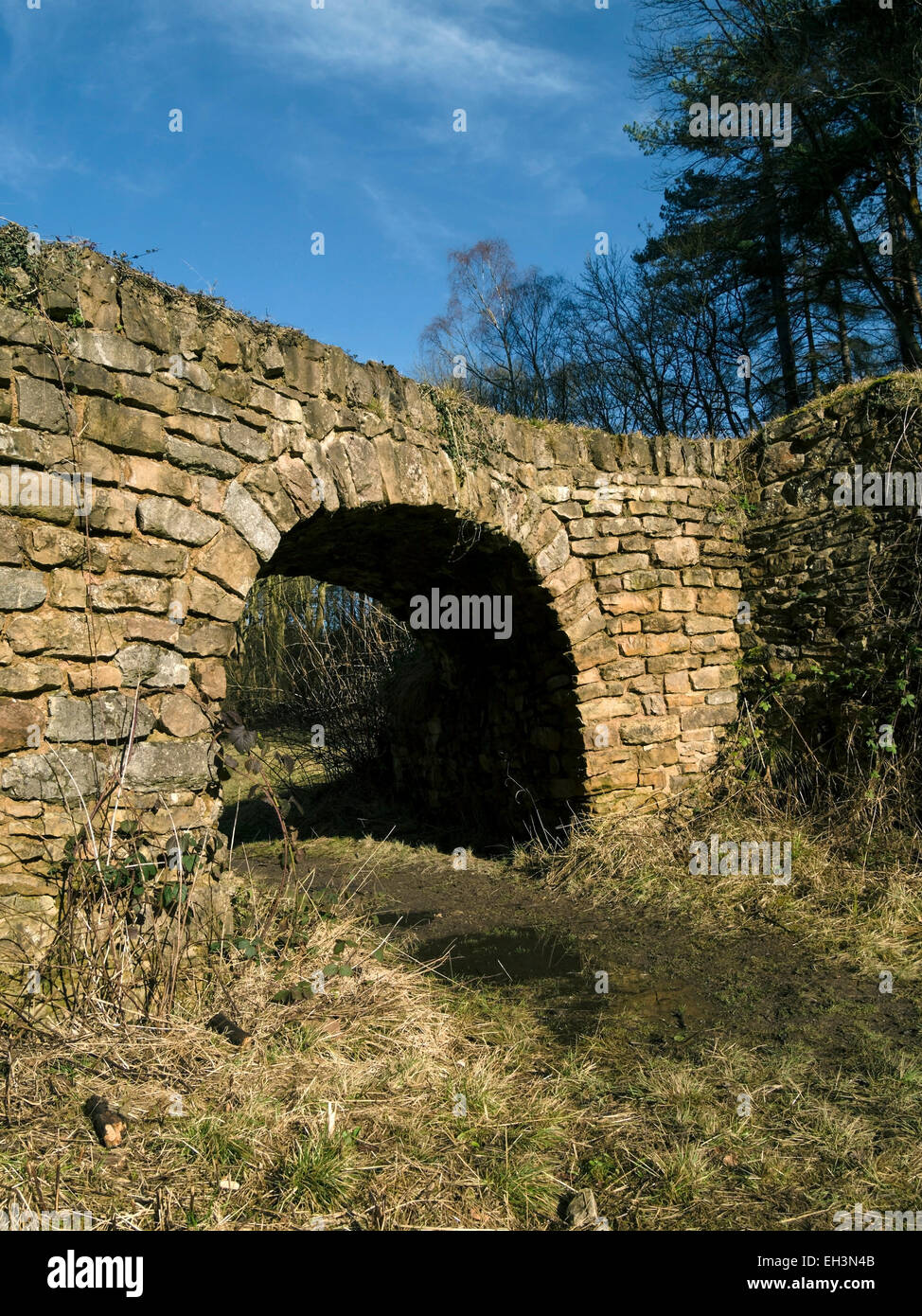 Old stone bridge england hi-res stock photography and images - Alamy